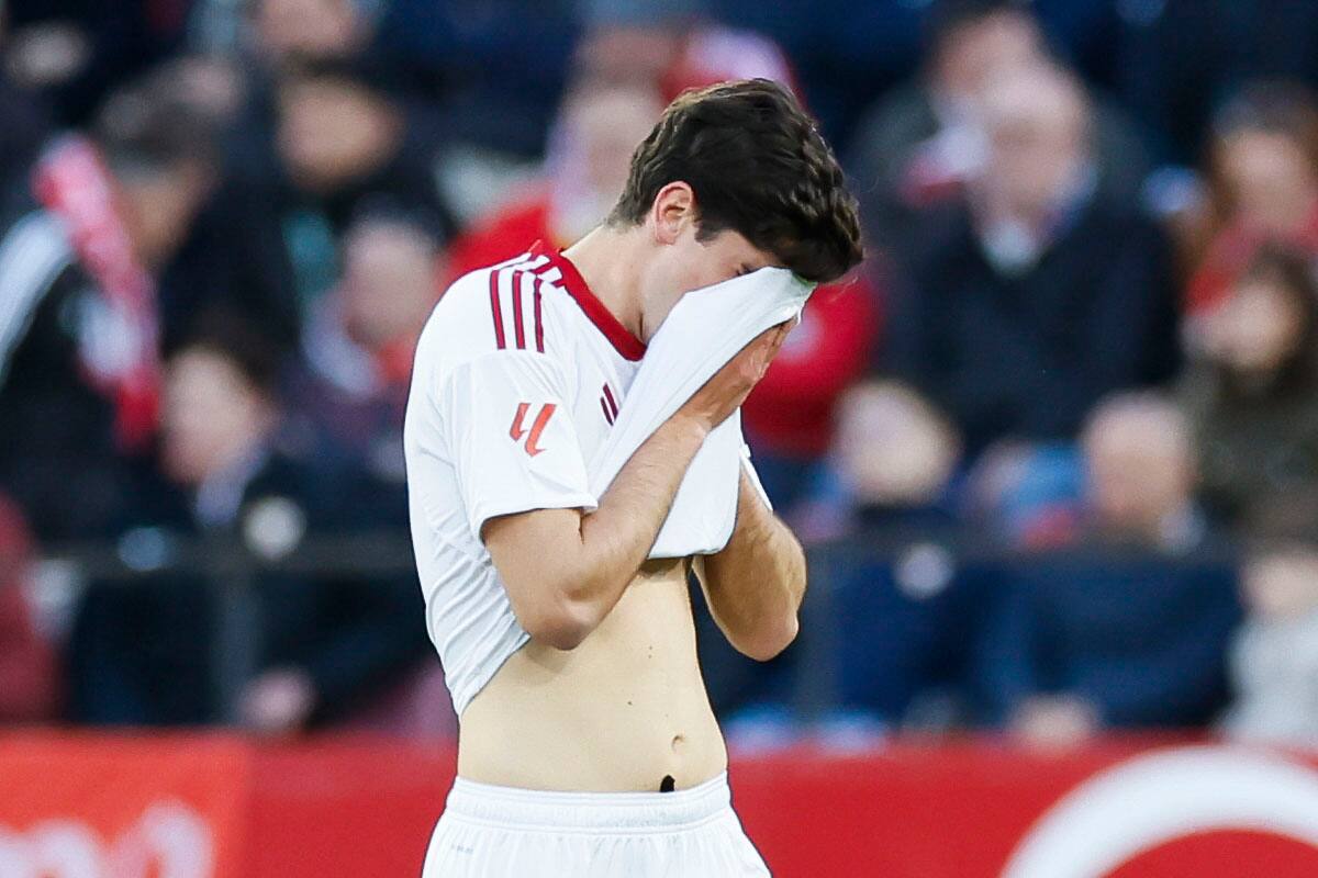 Sevilla huyó de sus hinchas a 200km/h: la "noche de pavor" del plantel ...