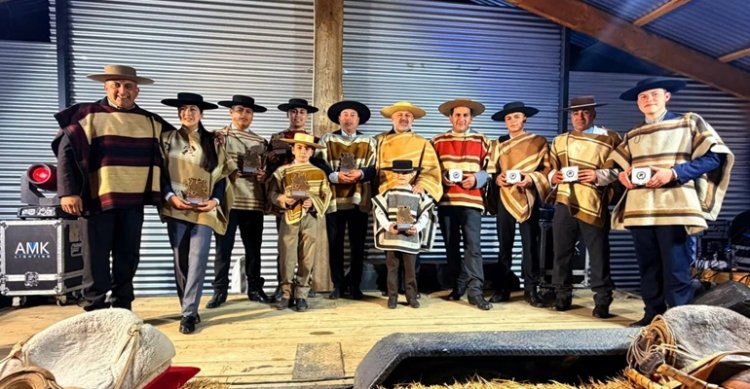 Clubes de Huasos de Yumbel premiaron actuaciones destacadas de sus ...