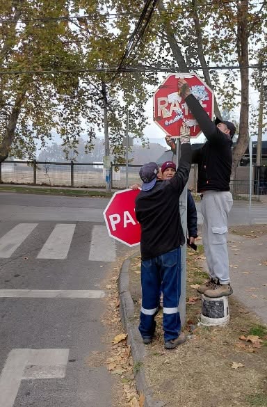 Impulsan plan de recambio y limpieza de señalética vial - Diario El ...